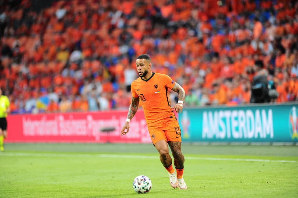 Netherlands: Memphis Depay's arrival for international duty delayed by ...