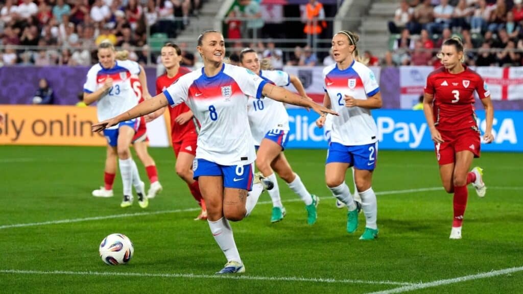 England vs Italy - Line-ups revealed as Lionesses look to book Euro ...