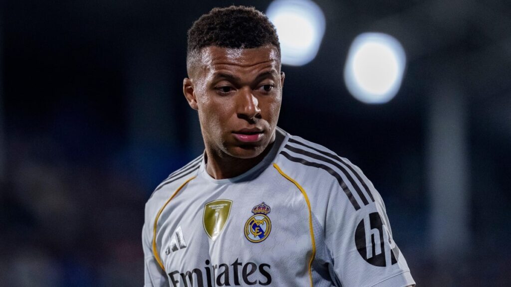 Real Madrid v Valencia: Confirmed line-ups as Los Blancos look to ...