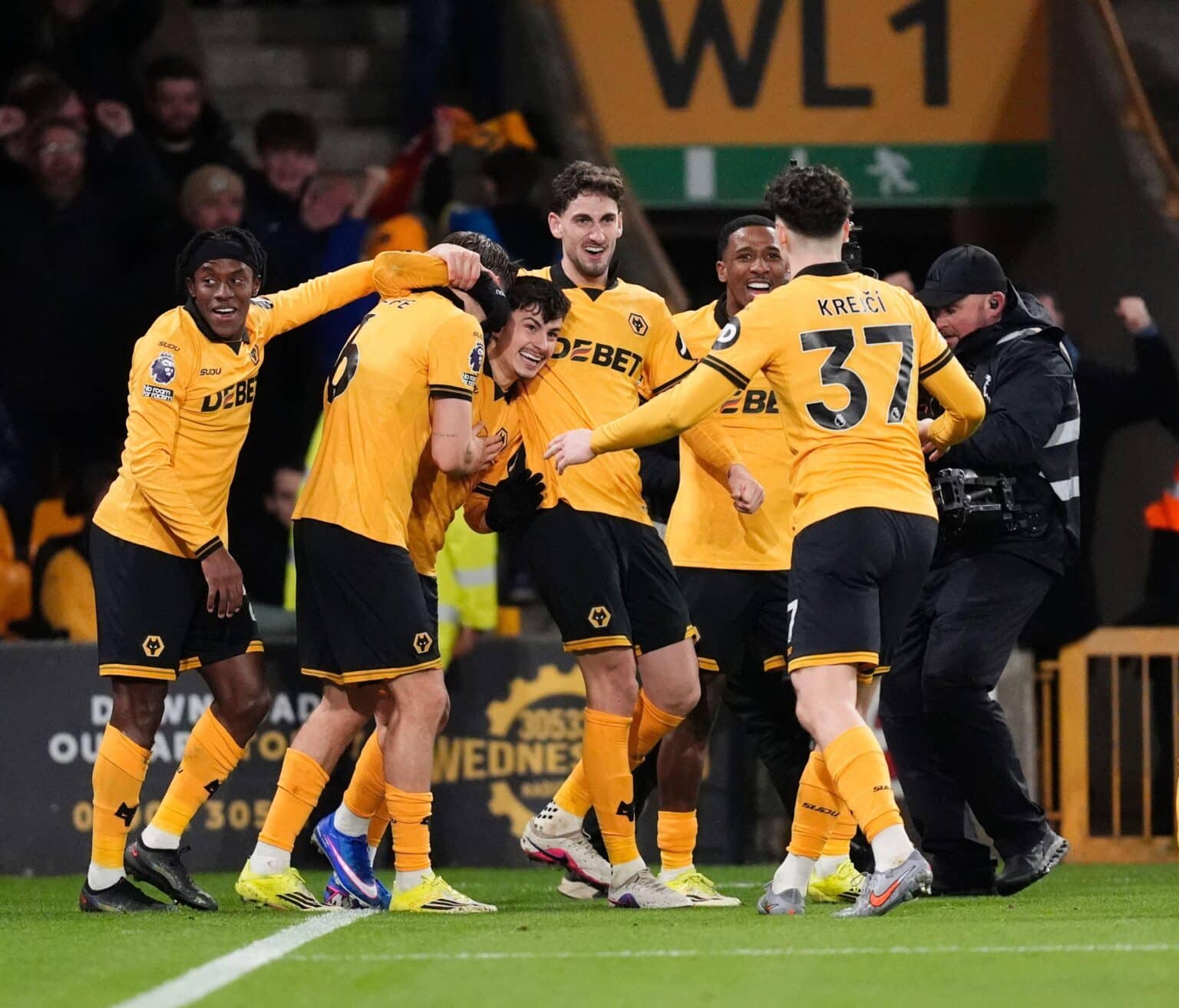 LIVE - Wolves v Liverpool: Commentary, updates, goals and stats as ...